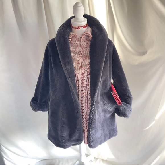Sovereigh | Jackets & Coats | Vintage97elegant Sovereign Faux Fur Pea ...